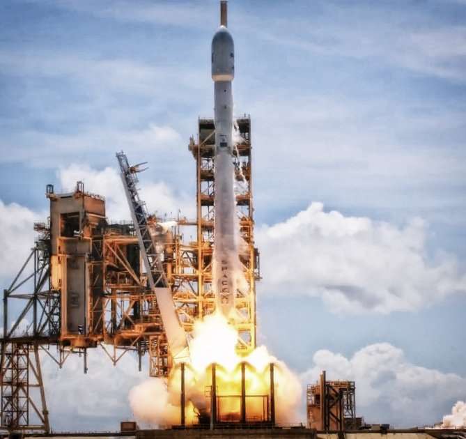 SpaceX Reusable Rocket | Tellwut.com