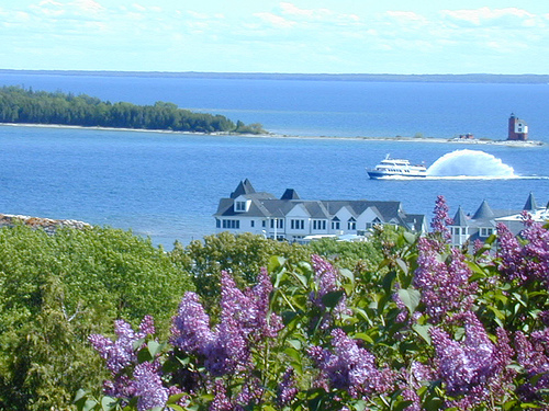 Beautiful Mackinac Island, Michigan | Tellwut.com